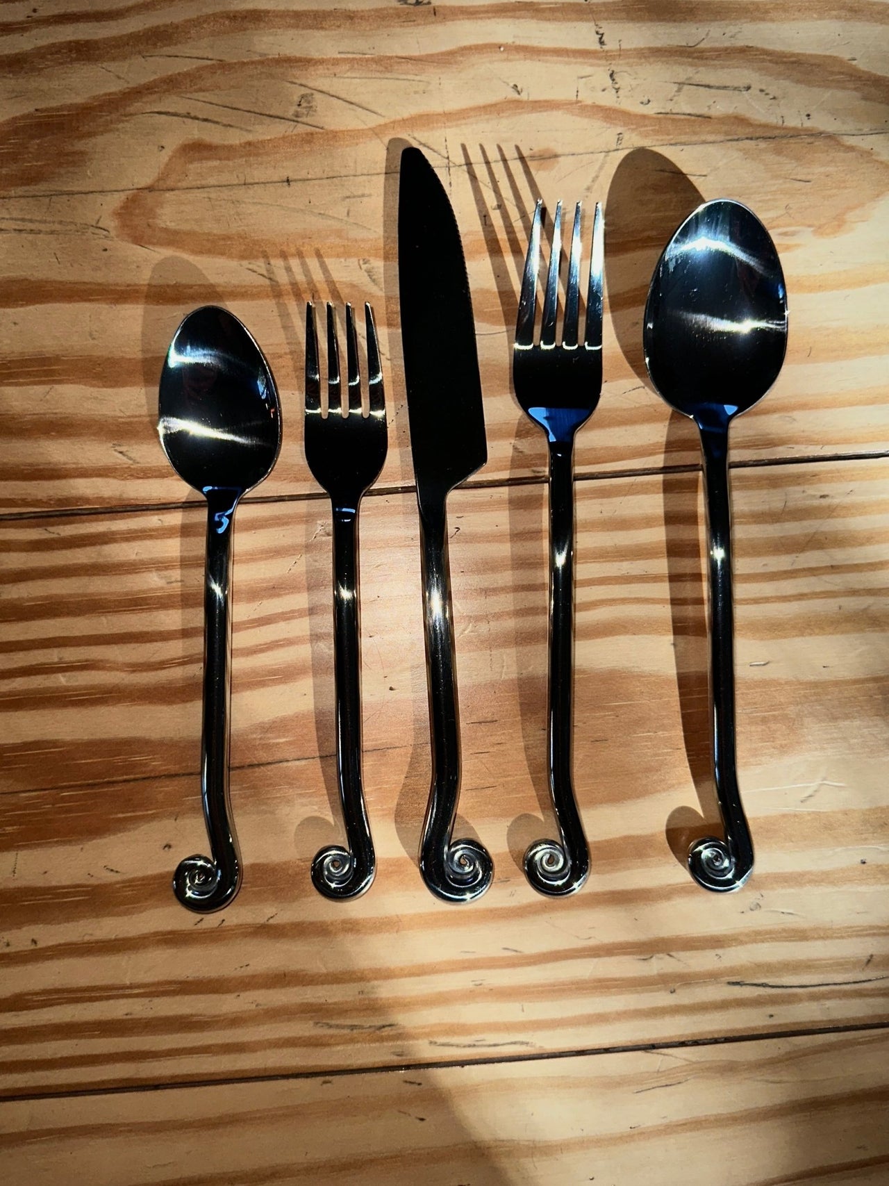 upward spiral 5-piece flatware set